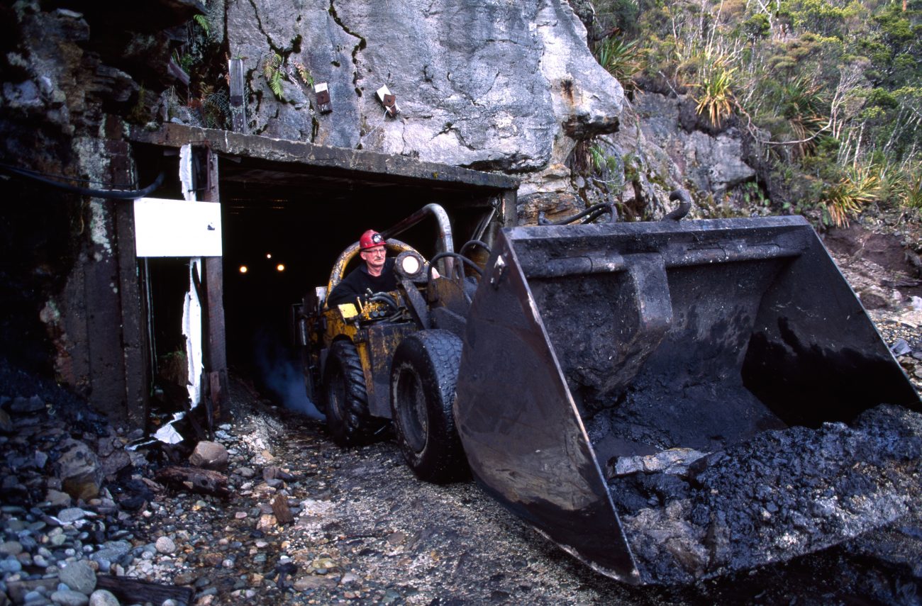 Coal on the coast: between a rock and a hard place | New Zealand Geographic