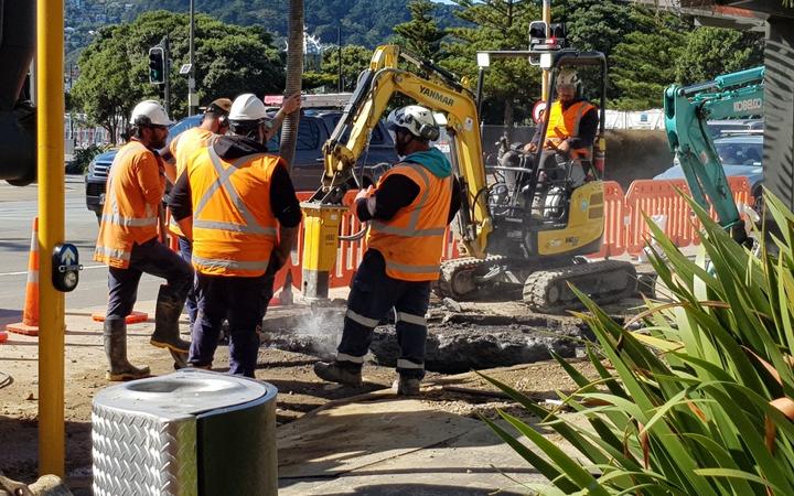 Central Wellington turns off taps after burst water main | New Zealand ...