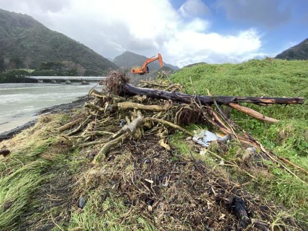 Contamination risk worries on East Coast as rubbish clean-up continues ...
