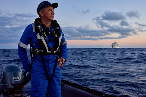 A dive to the deepest point of the world's ocean | New Zealand Geographic