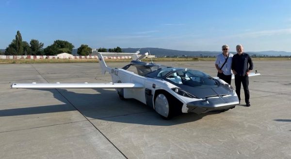 Flying car completes first intercity test flight | New Zealand Geographic
